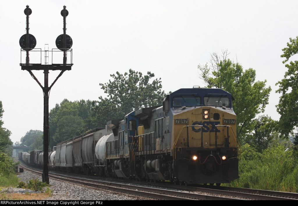 CSX 7897 at Rossville interlocking